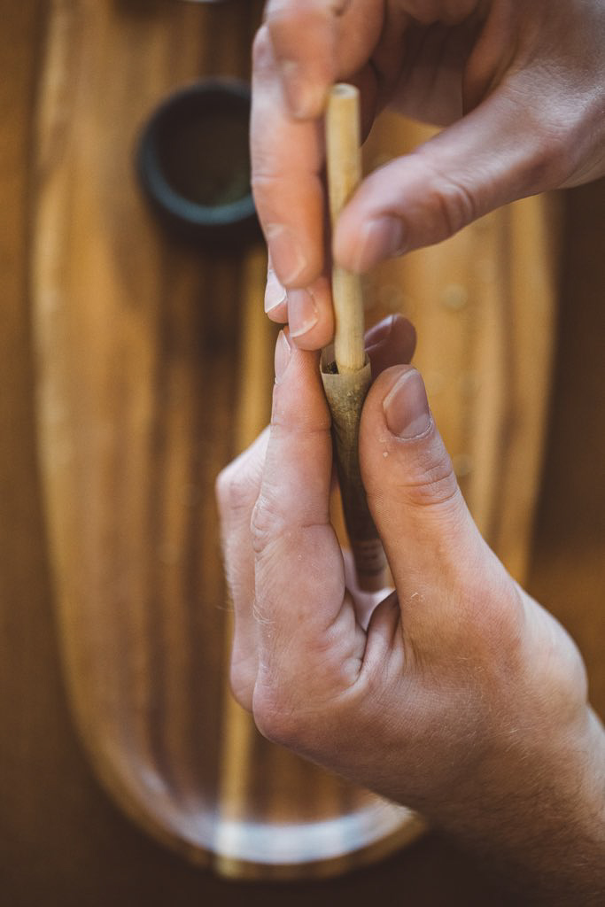 Roll a Perfect Joint with this 10-Step Guide - Jar