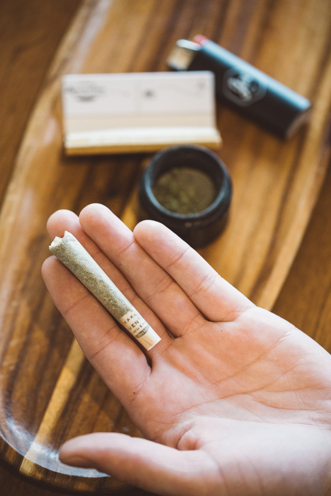 Roll a Perfect Joint with this 10-Step Guide - Jar