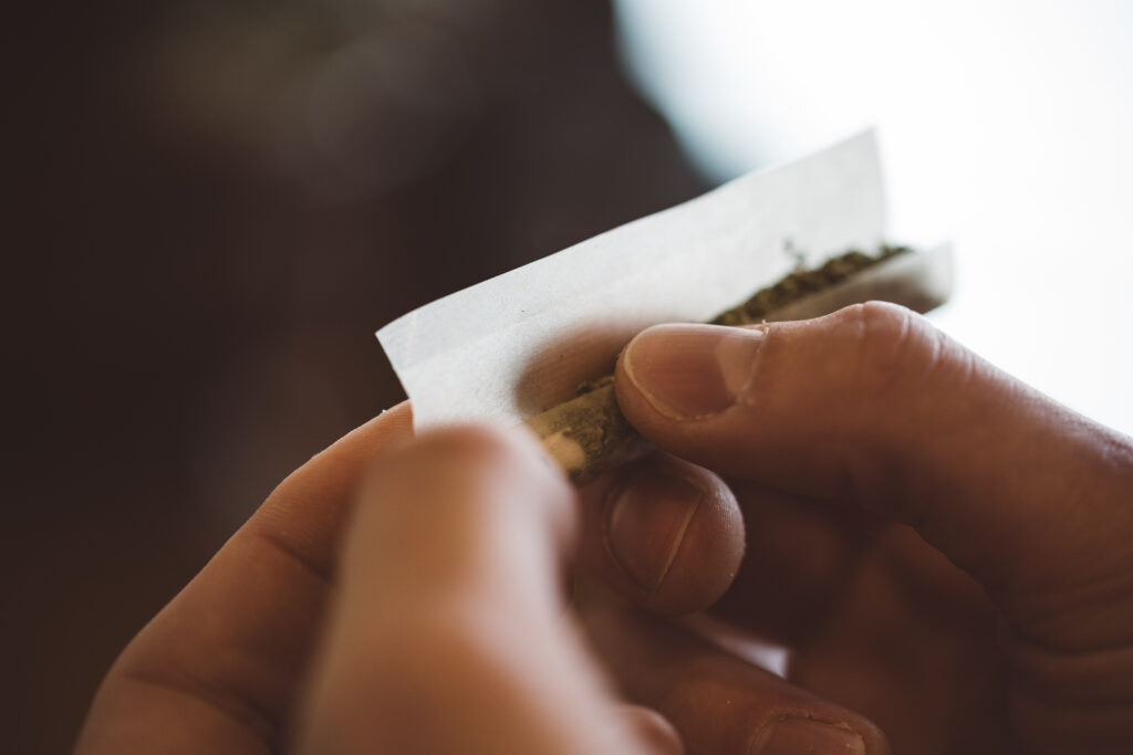 Roll a Perfect Joint with this 10-Step Guide - Jar